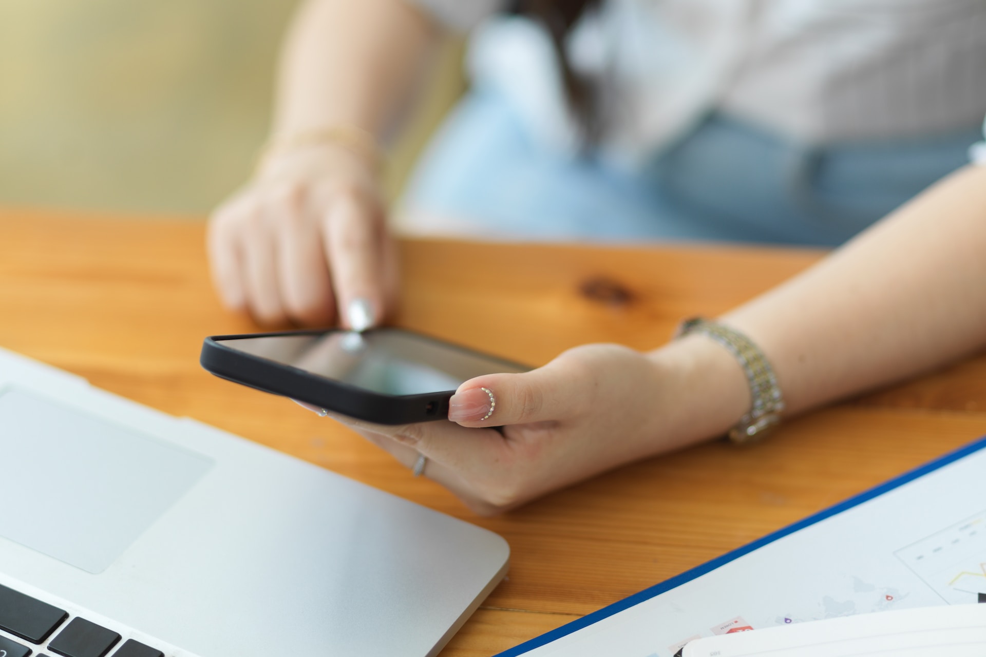 How Digital Technology is Revolutionizing Courier Services