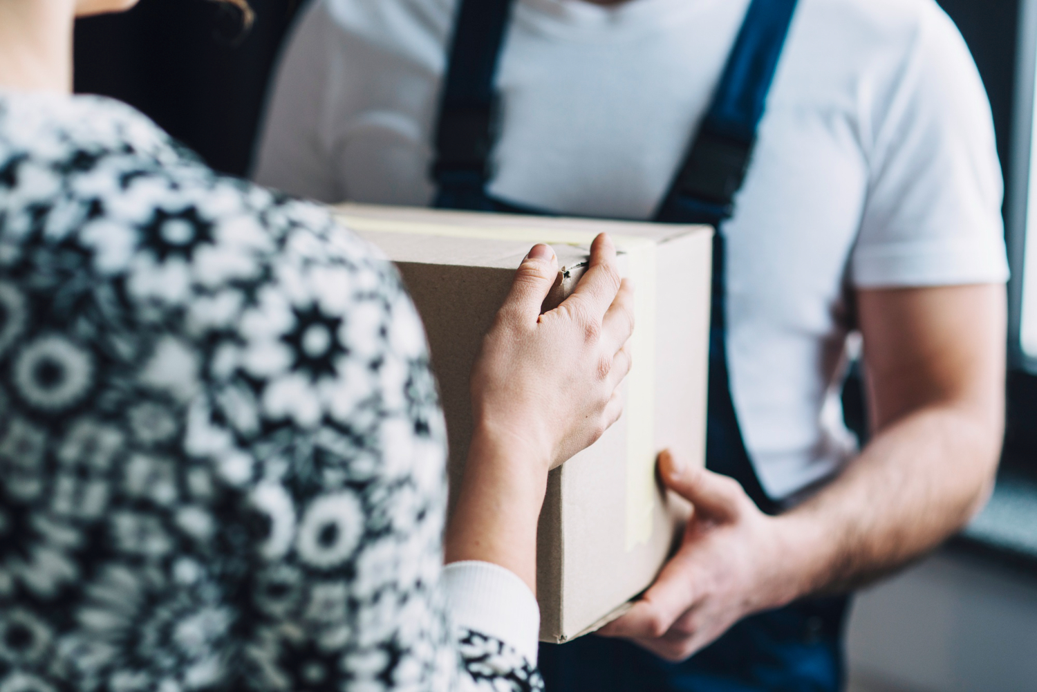 How Same-Day Parcel Delivery Makes Life Easier