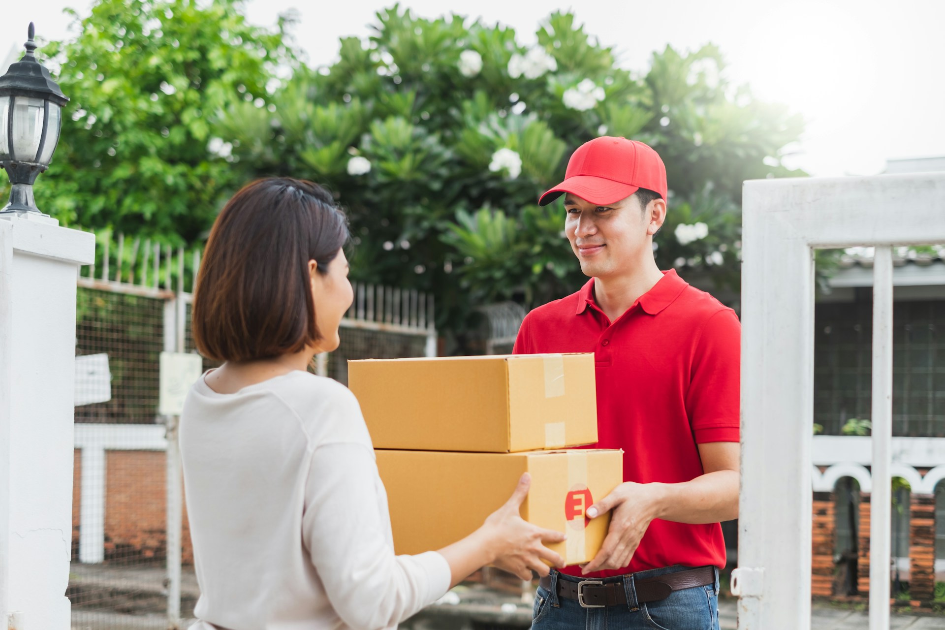 How to Choose the Best Parcel Delivery Service