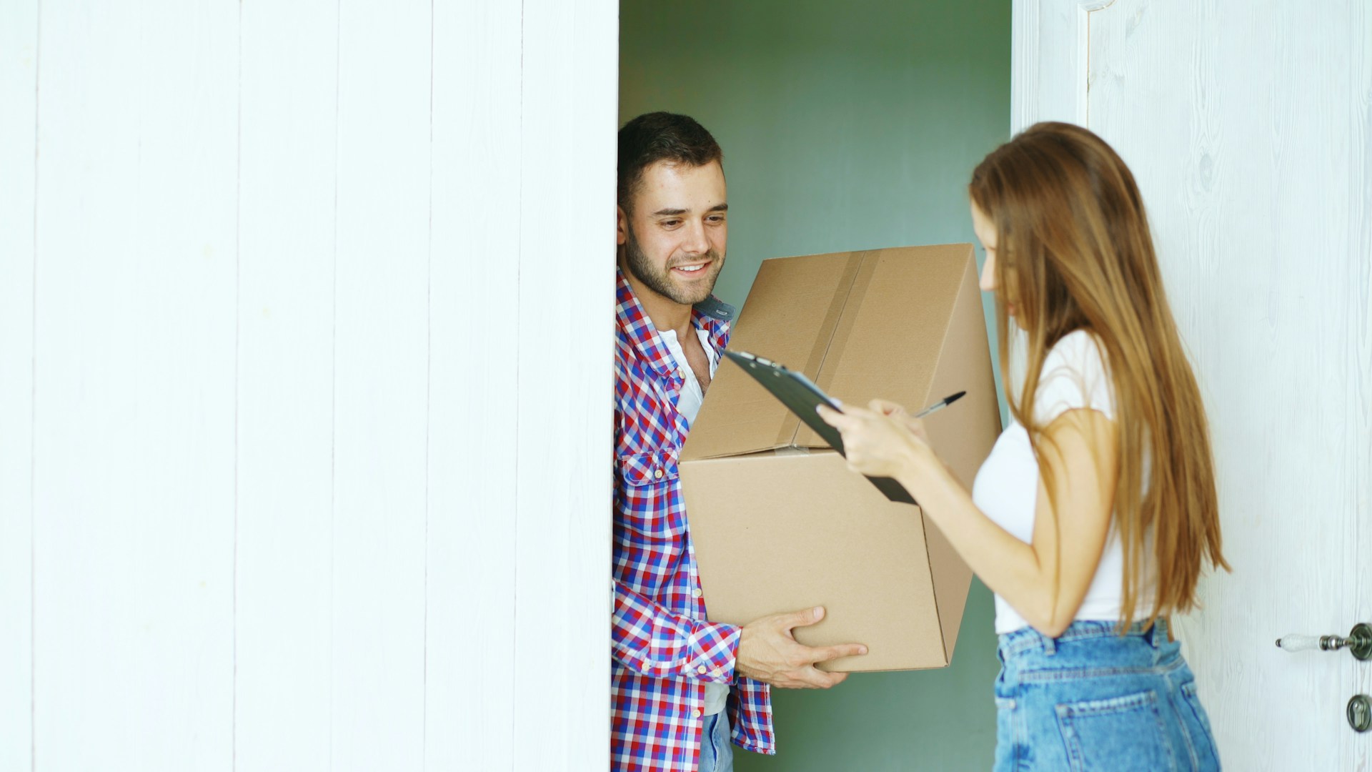 Creative Ways to Use Parcel Delivery in Melbourne During Winter